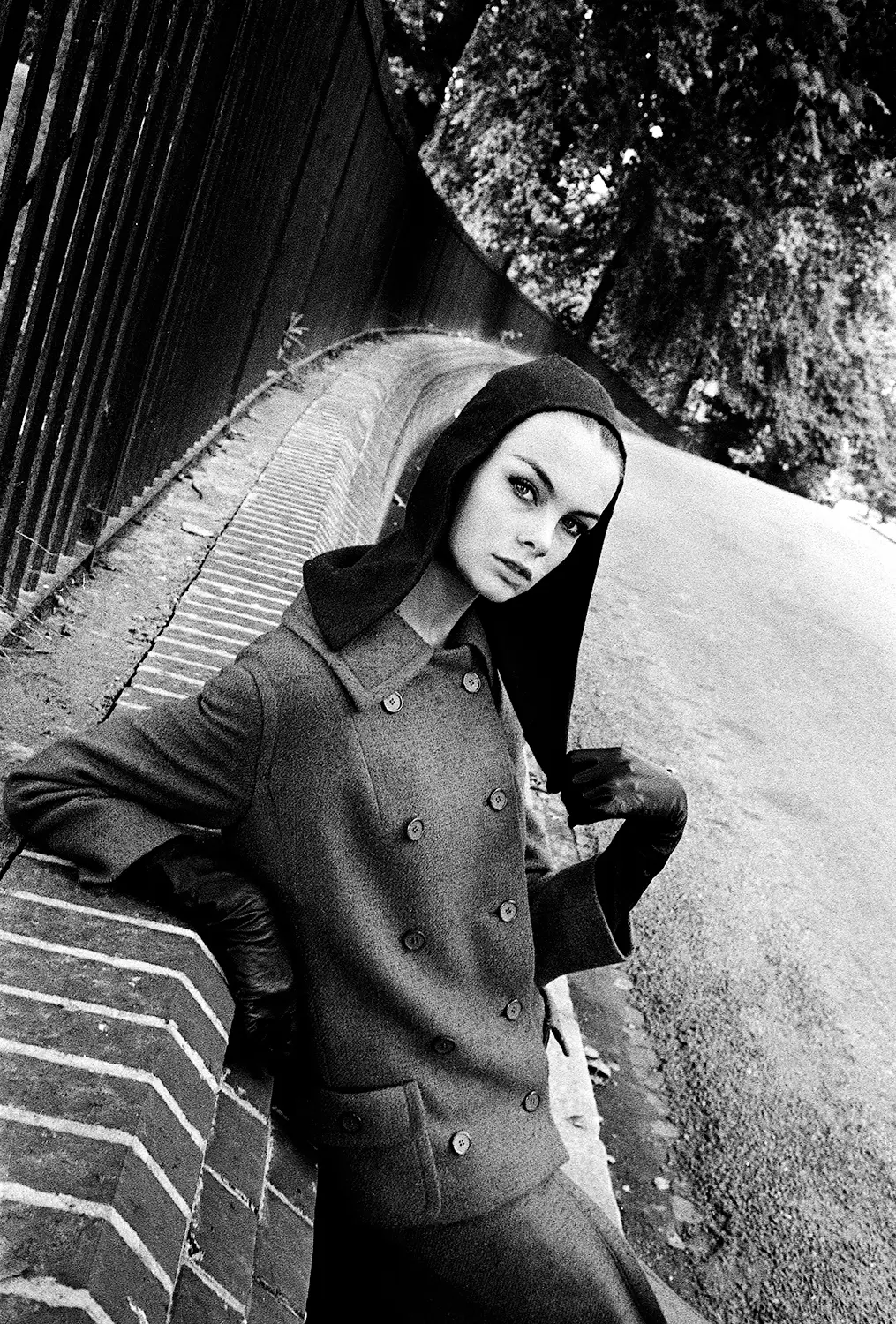 Vogue - Jean Shrimpton - Edgware Road - 1960 - The Duffy Archive